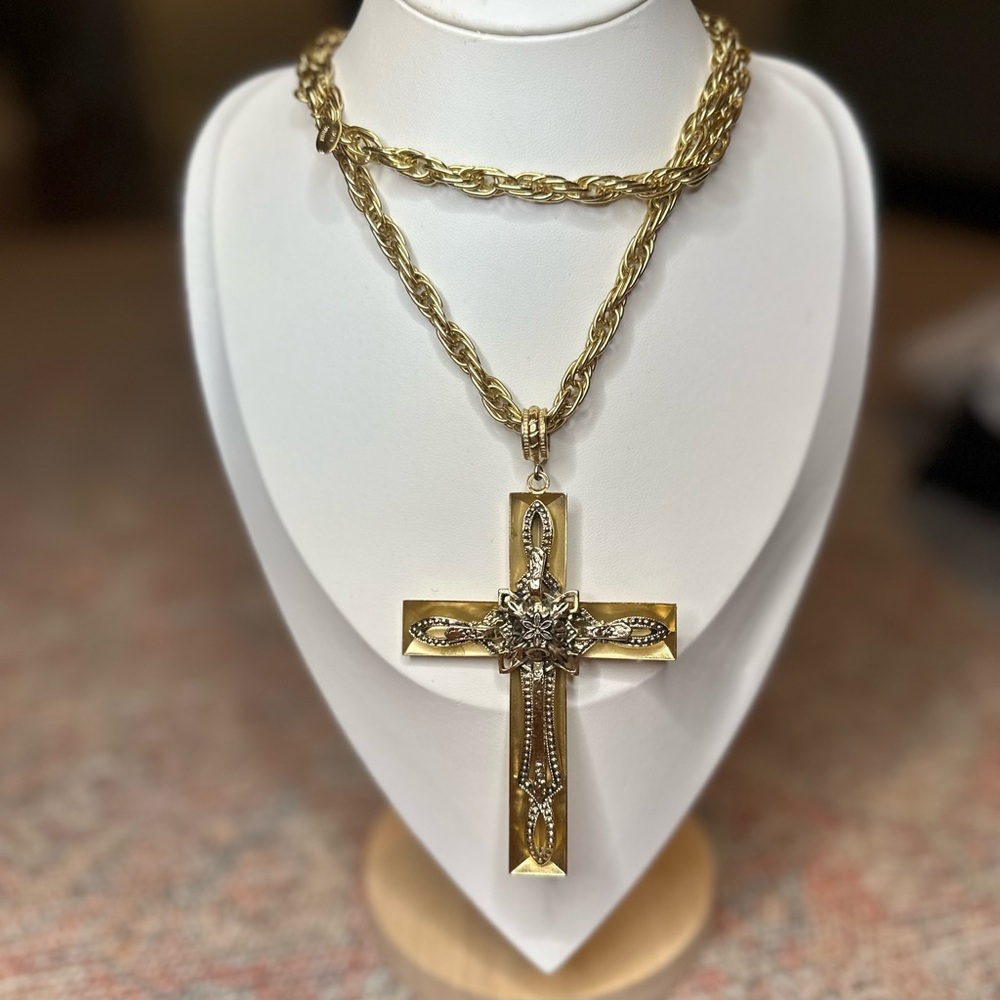 Vintage White & Davis 31” Chain With Cross - Gem